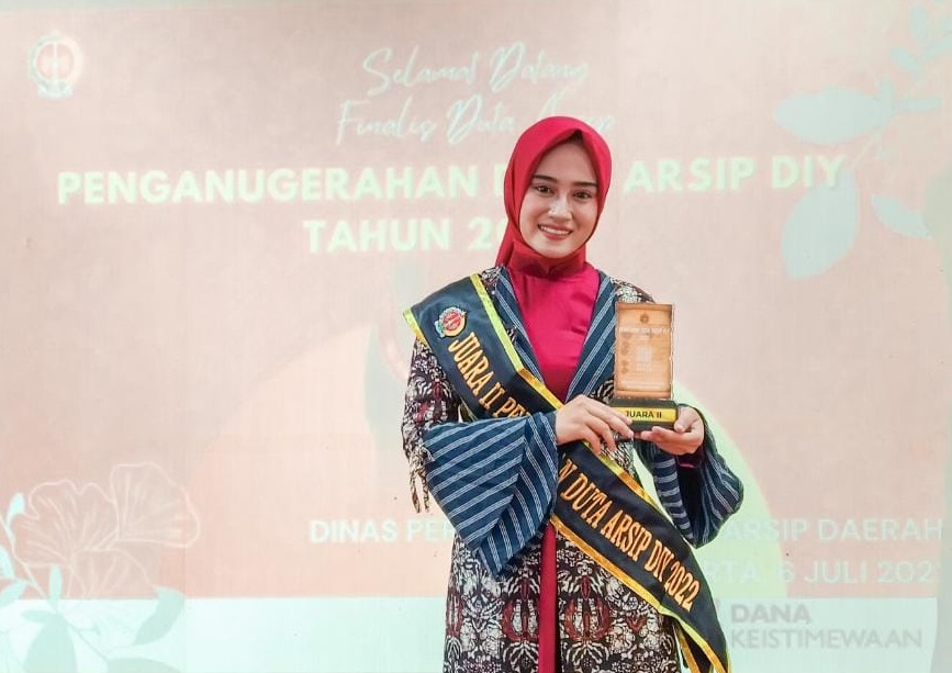 Mahasiswa FE UNY Sabet Juara 2 Duta Arsip DIY | Universitas Negeri ... Mahasiswa FE UNY Sabet Juara 2 Duta Arsip DIY | Universitas Negeri ...
